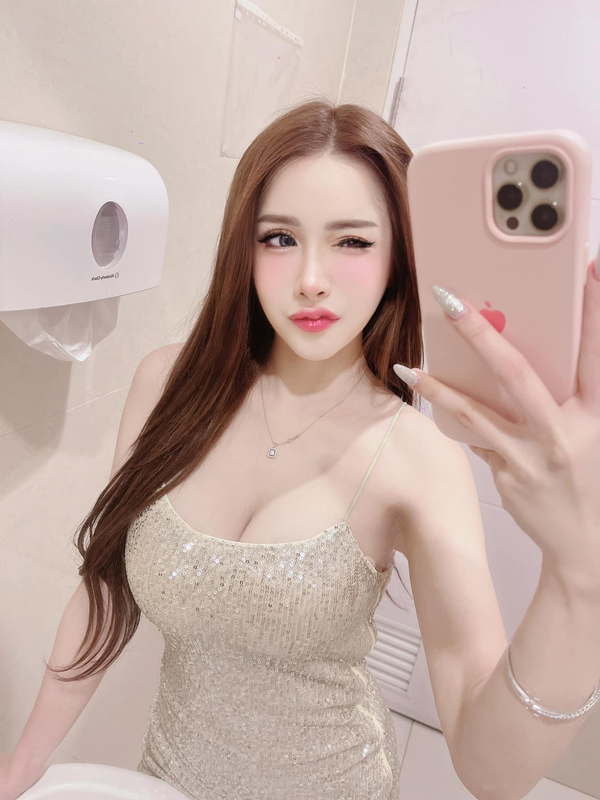 Zee Bow ซีโบว์ เน็ตไอดอล หุ่นแซ่บ อวดลีลา ร้อนแรง อกภูเขาไฟ สุด